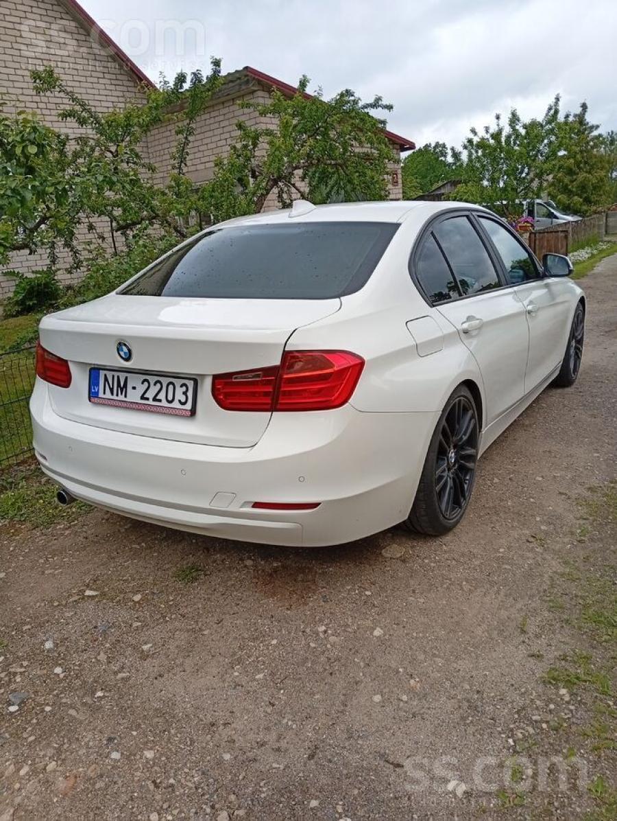 White BMW 320 2012 in Aizkraukle, with an engine capacity of 2.00 L and mileage of 348 thousand km for 7000 €, photo 4 on AUTOMOTO.COM.LV
