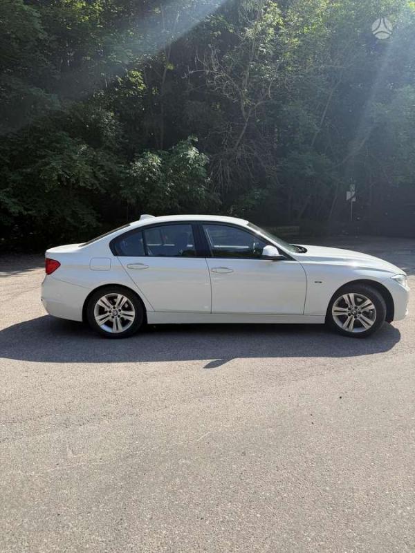 White BMW 320 2012 in Vilnius, with an engine capacity of 2.00 L and mileage of 192 thousand km for 7900 €, photo 3 on AUTOMOTO.COM.LV