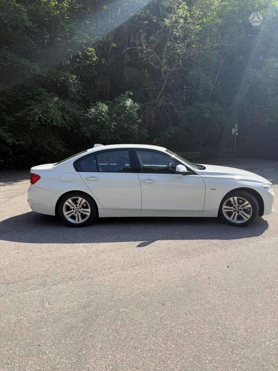 White BMW 320 2012 in Vilnius, with an engine capacity of 2.00 L and mileage of 192 thousand km for 7900 €, photo 4 on AUTOMOTO.COM.LV