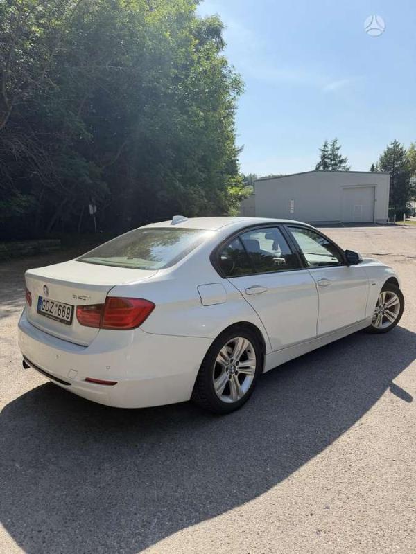 White BMW 320 2012 in Vilnius, with an engine capacity of 2.00 L and mileage of 192 thousand km for 7900 €, photo 4 on AUTOMOTO.COM.LV