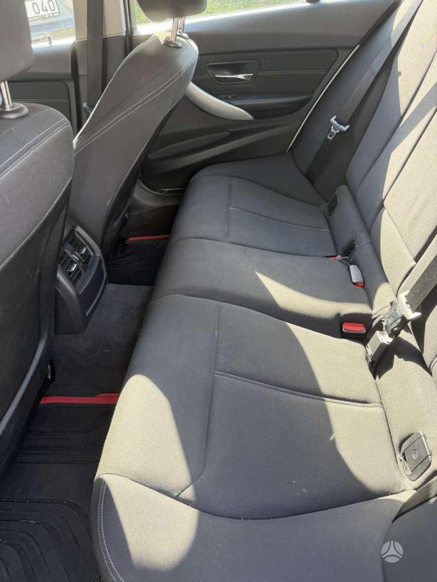 White BMW 320 2012 in Vilnius, with an engine capacity of 2.00 L and mileage of 192 thousand km for 7900 €, photo 10 on AUTOMOTO.COM.LV