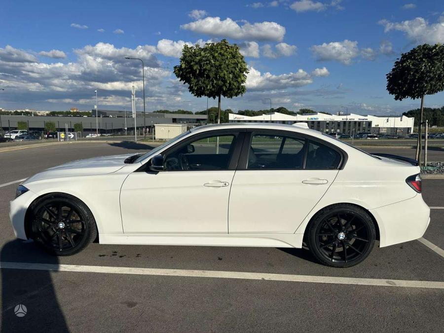 White BMW 320 2012 in Kaunas, with an engine capacity of 2.00 L and mileage of 193 thousand km for 11200 €, photo 9 on AUTOMOTO.COM.LV