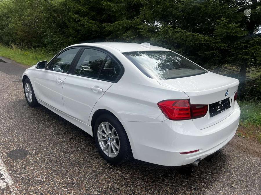White BMW 320 2012 in Vilkaviskis, with an engine capacity of 2.00 L and mileage of 317 thousand km for 6099 €, photo 5 on AUTOMOTO.COM.LV