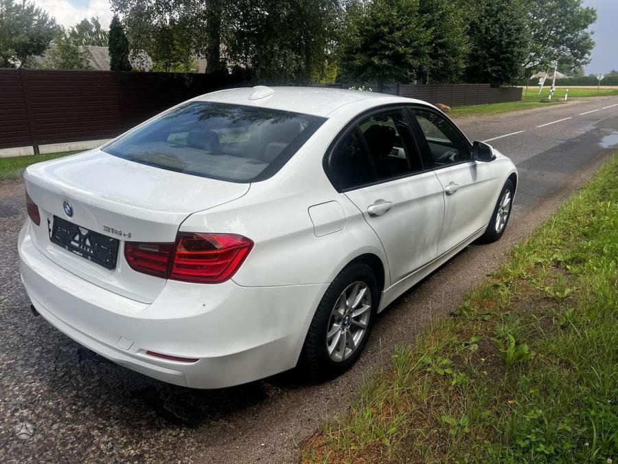 White BMW 320 2012 in Vilkaviskis, with an engine capacity of 2.00 L and mileage of 317 thousand km for 6099 €, photo 7 on AUTOMOTO.COM.LV