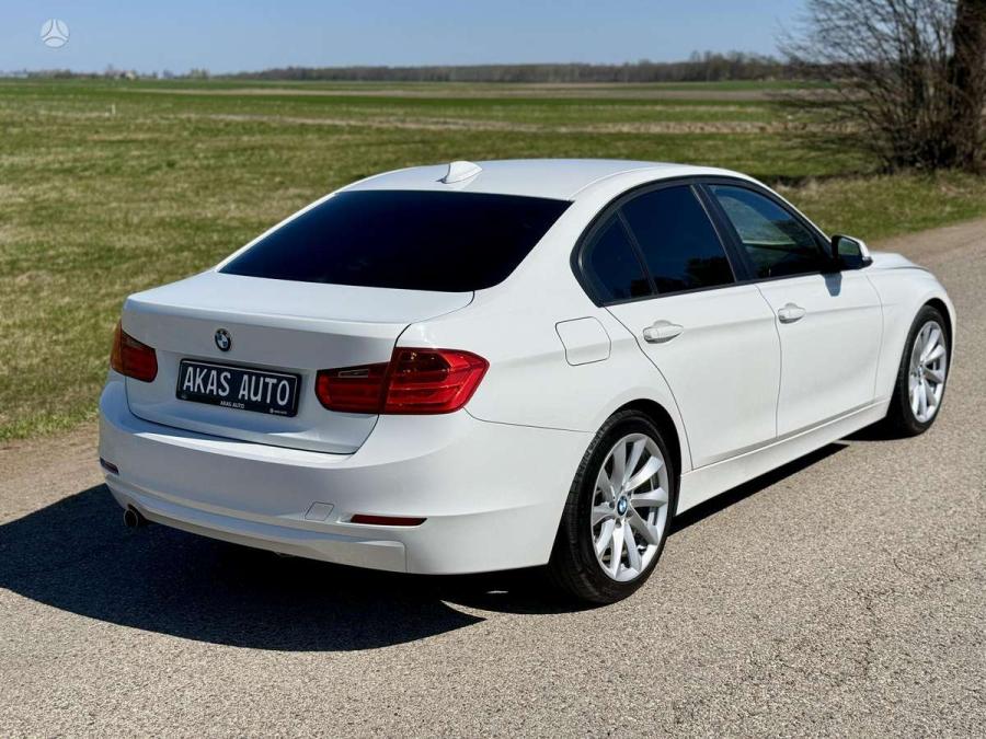 Balts BMW 320 2012 Vilkaviškis, ar dzinēja tilpumu 2.00 L un nobraukumu 272 tūkst. km par 7900 €, foto 4 vietnē AUTOMOTO.COM.LV