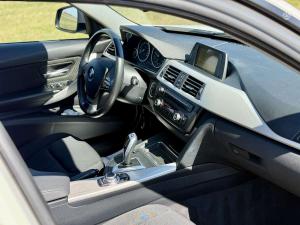 Balts BMW 320 2012 Vilkaviškis, ar dzinēja tilpumu 2.00 L un nobraukumu 272 tūkst. km par 7900 €, foto 18 vietnē AUTOMOTO.COM.LV