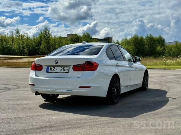 Белый БМВ 320 2012 в Рига, объемом двигателя 2.00 л и пробегом 304 тыс. км за 9990 €, фото 3 на AUTOMOTO.COM.LV