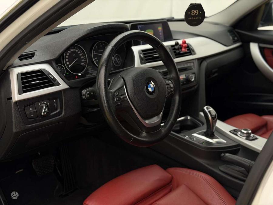 White BMW 320 2012 in Vilnius, with an engine capacity of 2.00 L and mileage of 206 thousand km for 10500 €, photo 10 on AUTOMOTO.COM.LV