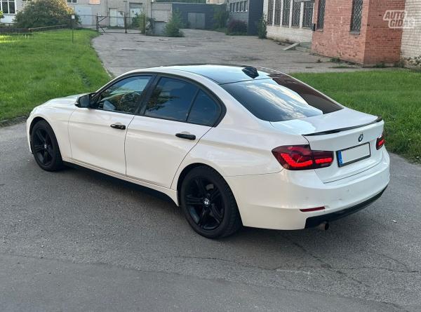 White BMW 320 2012 in Vilnius, with an engine capacity of 2.00 L and mileage of 300 thousand km for 5950 €, photo 3 on AUTOMOTO.COM.LV