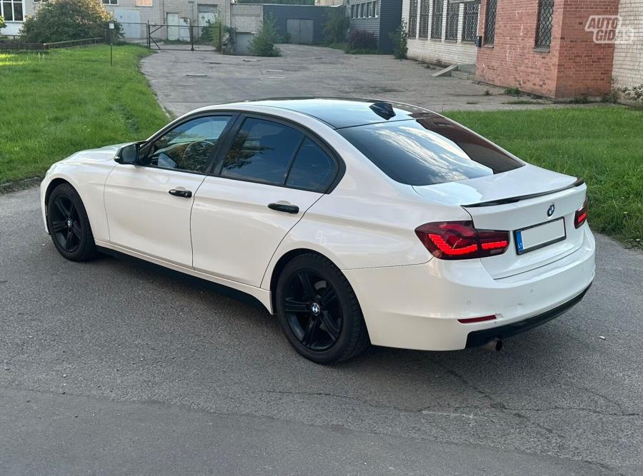 White BMW 320 2012 in Vilnius, with an engine capacity of 2.00 L and mileage of 300 thousand km for 5950 €, photo 3 on AUTOMOTO.COM.LV