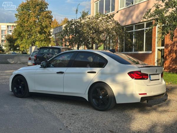 White BMW 320 2012 in Vilnius, with an engine capacity of 2.00 L and mileage of 300 thousand km for 5950 €, photo 4 on AUTOMOTO.COM.LV