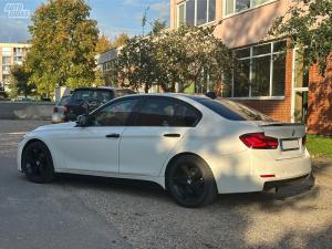 White BMW 320 2012 in Vilnius, with an engine capacity of 2.00 L and mileage of 300 thousand km for 5950 €, photo 4 on AUTOMOTO.COM.LV