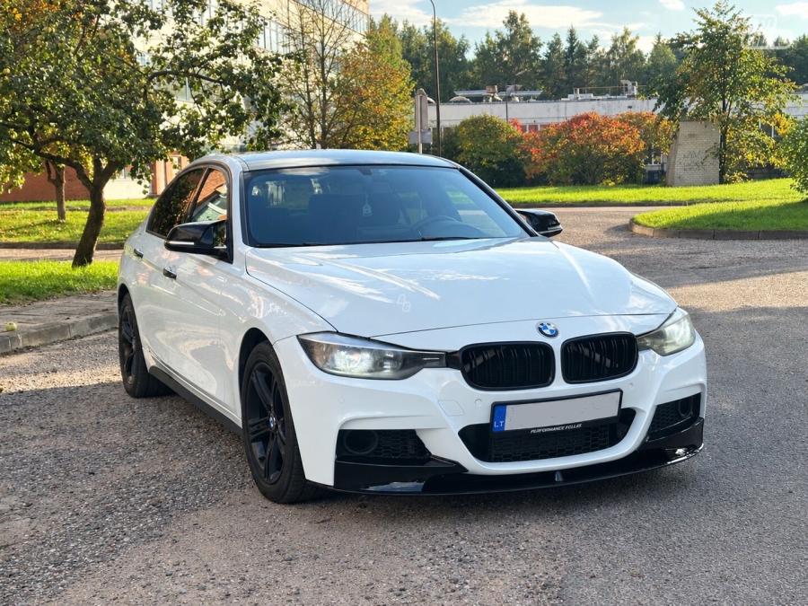 White BMW 320 2012 in Vilnius, with an engine capacity of 2.00 L and mileage of 300 thousand km for 5950 €, photo 7 on AUTOMOTO.COM.LV