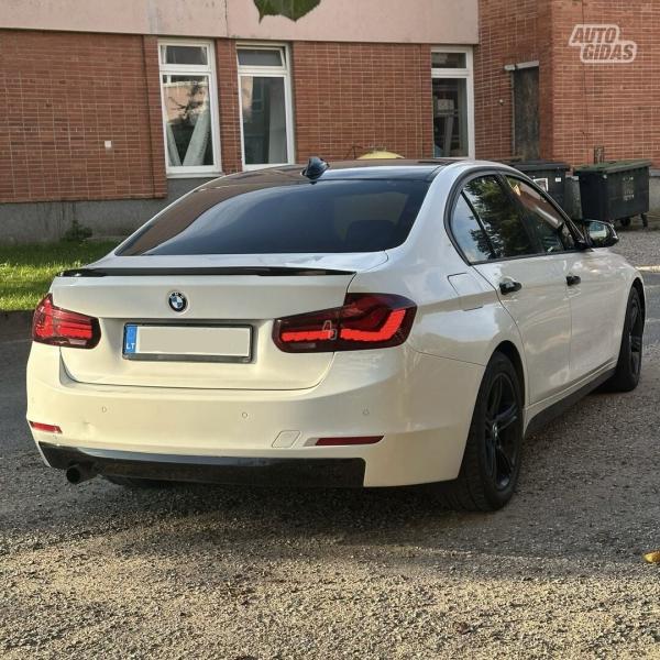 White BMW 320 2012 in Vilnius, with an engine capacity of 2.00 L and mileage of 300 thousand km for 5950 €, photo 8 on AUTOMOTO.COM.LV