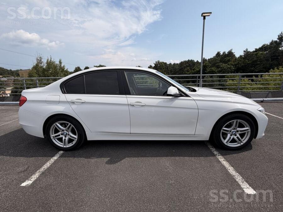 White BMW 320 2013 in Riga, with an engine capacity of 2.00 L and mileage of 300 thousand km for 9700 €, photo 9 on AUTOMOTO.COM.LV