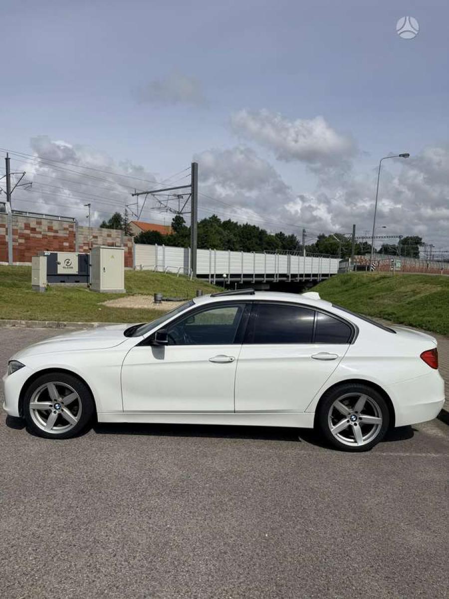 White BMW 320 2013 in Klaipeda, with an engine capacity of 2.00 L and mileage of 300 thousand km for 8500 €, photo 4 on AUTOMOTO.COM.LV