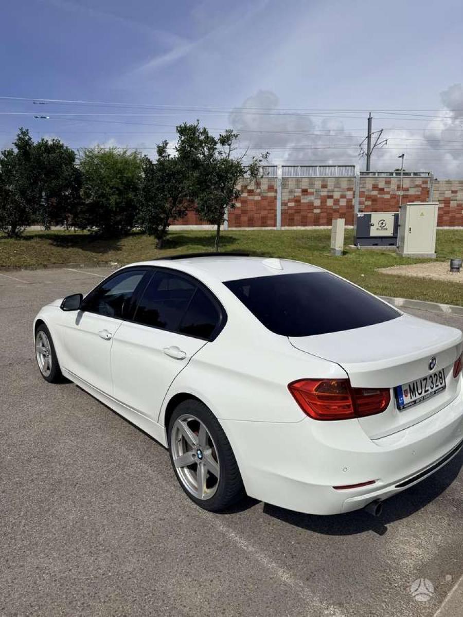 White BMW 320 2013 in Klaipeda, with an engine capacity of 2.00 L and mileage of 300 thousand km for 8500 €, photo 5 on AUTOMOTO.COM.LV
