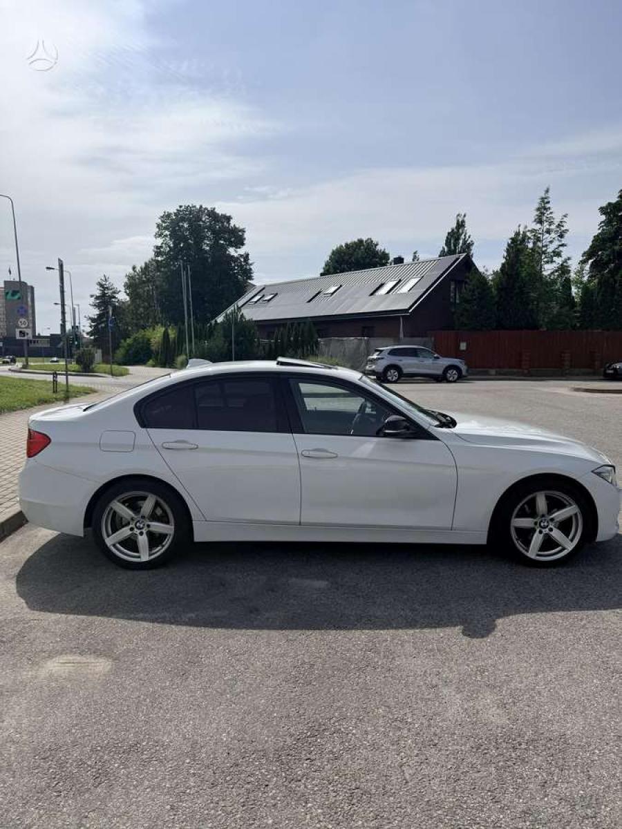 White BMW 320 2013 in Klaipeda, with an engine capacity of 2.00 L and mileage of 300 thousand km for 8500 €, photo 8 on AUTOMOTO.COM.LV