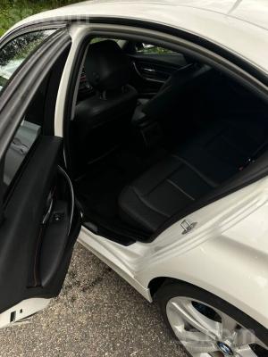 White BMW 320 2013 in Riga, with an engine capacity of 2.00 L and mileage of 296 thousand km for 9100 €, photo 11 on AUTOMOTO.COM.LV