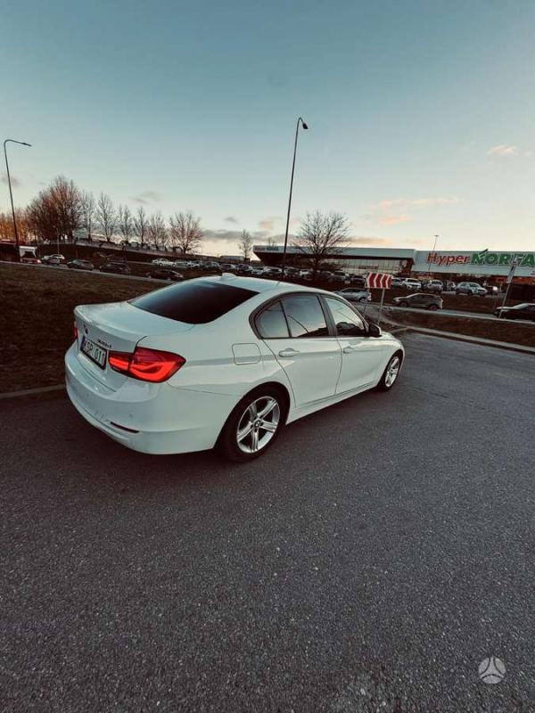 White BMW 320 2014 in Vilnius, with an engine capacity of 2.00 L and mileage of 203 thousand km for 12500 €, photo 5 on AUTOMOTO.COM.LV