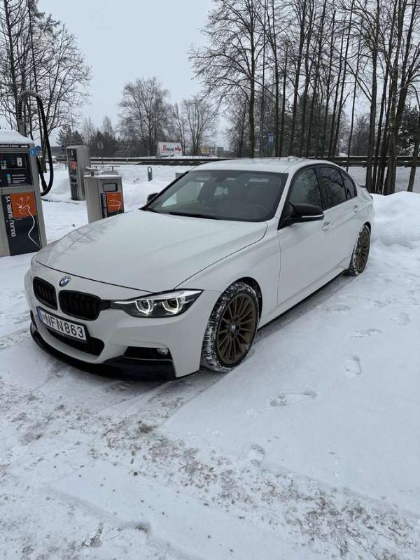 White BMW 320 2014 in Vilnius, with an engine capacity of 2.00 L and mileage of 287 thousand km for 12000 €, photo 1 on AUTOMOTO.COM.LV