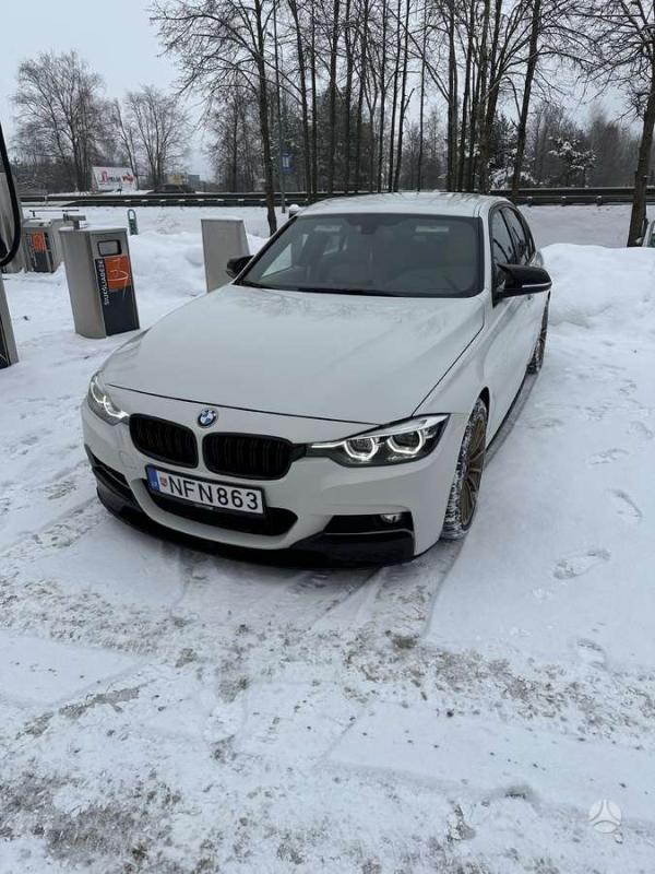 White BMW 320 2014 in Vilnius, with an engine capacity of 2.00 L and mileage of 287 thousand km for 12000 €, photo 2 on AUTOMOTO.COM.LV