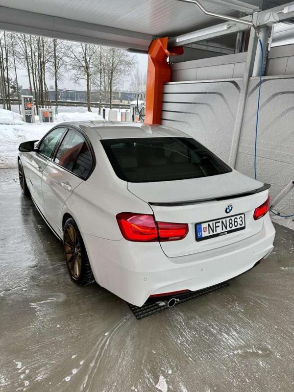 White BMW 320 2014 in Vilnius, with an engine capacity of 2.00 L and mileage of 287 thousand km for 12000 €, photo 6 on AUTOMOTO.COM.LV