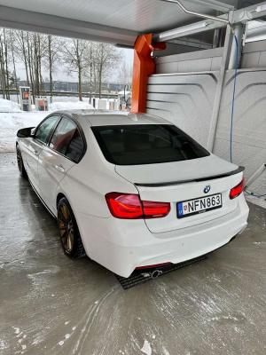 White BMW 320 2014 in Vilnius, with an engine capacity of 2.00 L and mileage of 287 thousand km for 12000 €, photo 6 on AUTOMOTO.COM.LV