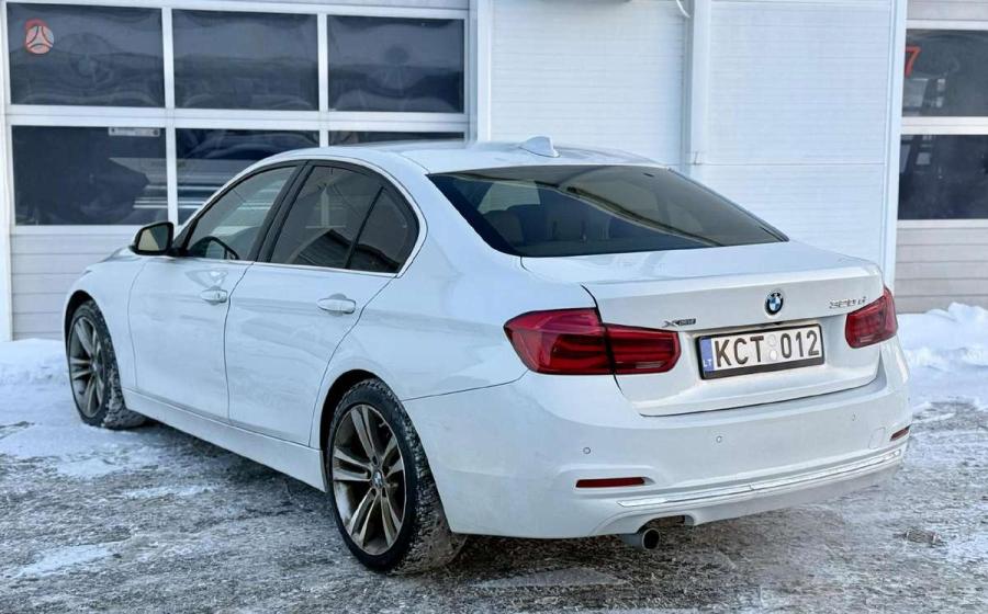 White BMW 320 2014 in Vilnius, with an engine capacity of 2.00 L and mileage of 179 thousand km for 8600 €, photo 3 on AUTOMOTO.COM.LV