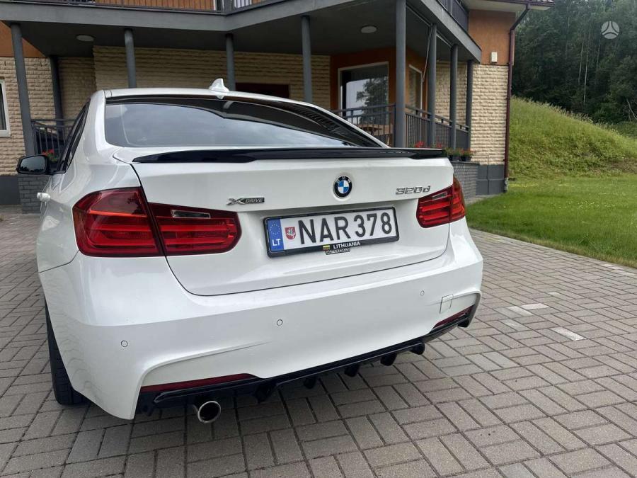White BMW 320 2014 in Vilnius, with an engine capacity of 2.00 L and mileage of 252 thousand km for 12499 €, photo 5 on AUTOMOTO.COM.LV