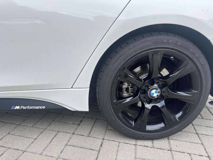 White BMW 320 2014 in Vilnius, with an engine capacity of 2.00 L and mileage of 252 thousand km for 12499 €, photo 6 on AUTOMOTO.COM.LV