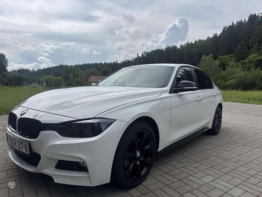 White BMW 320 2014 in Vilnius, with an engine capacity of 2.00 L and mileage of 252 thousand km for 12499 €, photo 8 on AUTOMOTO.COM.LV