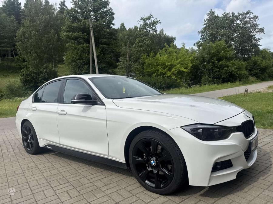 White BMW 320 2014 in Vilnius, with an engine capacity of 2.00 L and mileage of 252 thousand km for 12499 €, photo 9 on AUTOMOTO.COM.LV