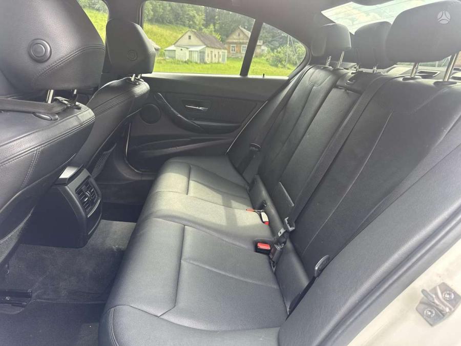 White BMW 320 2014 in Vilnius, with an engine capacity of 2.00 L and mileage of 252 thousand km for 12499 €, photo 12 on AUTOMOTO.COM.LV