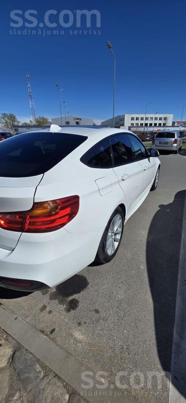 BMW 320 2014 in Riga on AUTOMOTO.COM.LV White BMW 320 2014 in Riga, with an engine capacity of 2.00 L and mileage of 272 thousand km for 13999 €, photo 8 on AUTOMOTO.COM.LV