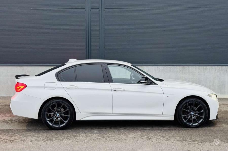 White BMW 320 2015 in Kaunas, with an engine capacity of 2.00 L and mileage of 268 thousand km for 14800 €, photo 8 on AUTOMOTO.COM.LV