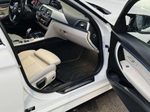 White BMW 320 2015 in Kaunas, with an engine capacity of 2.00 L and mileage of 268 thousand km for 14800 €, photo 21 on AUTOMOTO.COM.LV