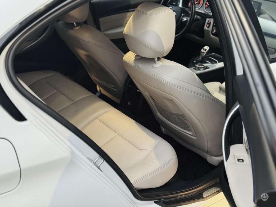 White BMW 320 2015 in Kaunas, with an engine capacity of 2.00 L and mileage of 268 thousand km for 14800 €, photo 24 on AUTOMOTO.COM.LV