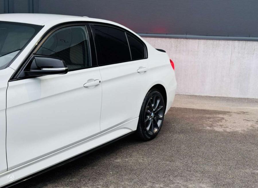 White BMW 320 2015 in Kaunas, with an engine capacity of 2.00 L and mileage of 268 thousand km for 14800 €, photo 33 on AUTOMOTO.COM.LV