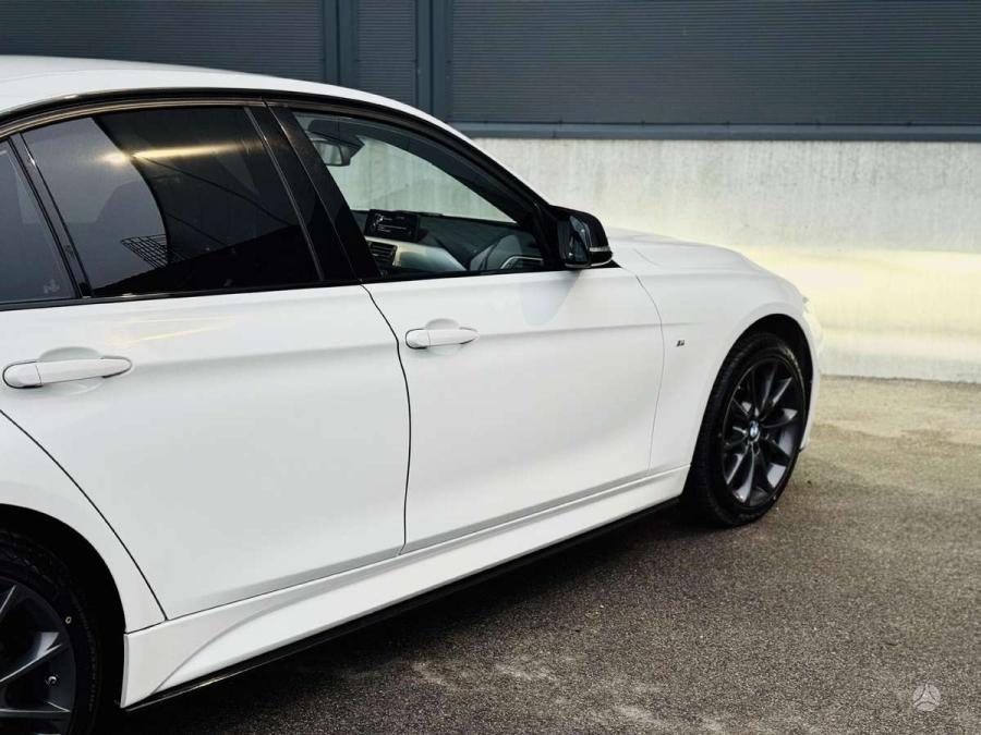 White BMW 320 2015 in Kaunas, with an engine capacity of 2.00 L and mileage of 268 thousand km for 14800 €, photo 34 on AUTOMOTO.COM.LV