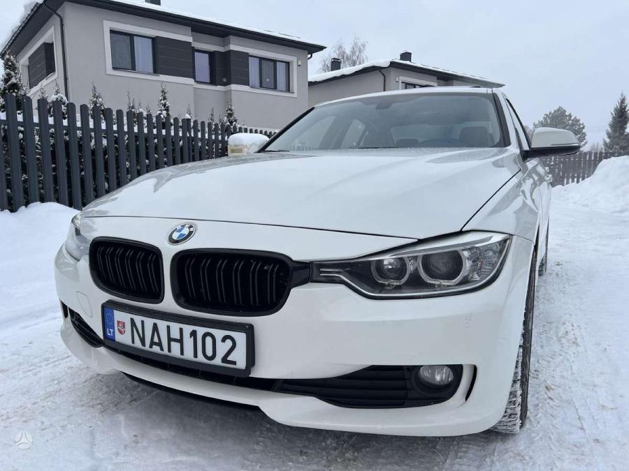 White BMW 320 2015 in Vilnius, with an engine capacity of 2.00 L and mileage of 121 thousand km for 8900 €, photo 3 on AUTOMOTO.COM.LV