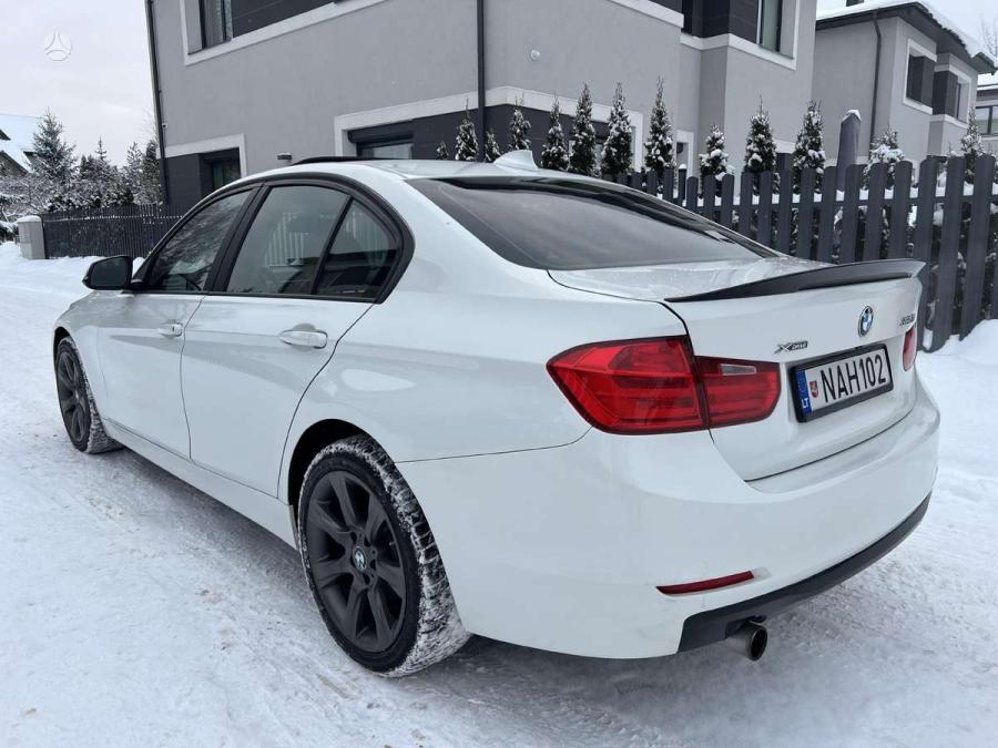 White BMW 320 2015 in Vilnius, with an engine capacity of 2.00 L and mileage of 121 thousand km for 8900 €, photo 7 on AUTOMOTO.COM.LV