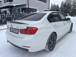 White BMW 320 2015 in Vilnius, with an engine capacity of 2.00 L and mileage of 121 thousand km for 8900 €, photo 8 on AUTOMOTO.COM.LV