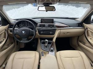 White BMW 320 2015 in Vilnius, with an engine capacity of 2.00 L and mileage of 121 thousand km for 8900 €, photo 12 on AUTOMOTO.COM.LV
