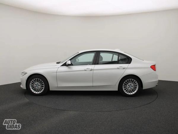 White BMW 320 2015 in Vilnius, with an engine capacity of 2.00 L and mileage of 144 thousand km for 14199 €, photo 6 on AUTOMOTO.COM.LV