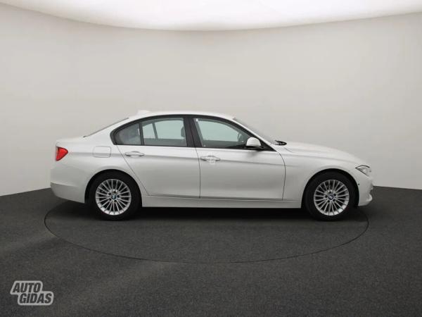 White BMW 320 2015 in Vilnius, with an engine capacity of 2.00 L and mileage of 144 thousand km for 14199 €, photo 9 on AUTOMOTO.COM.LV