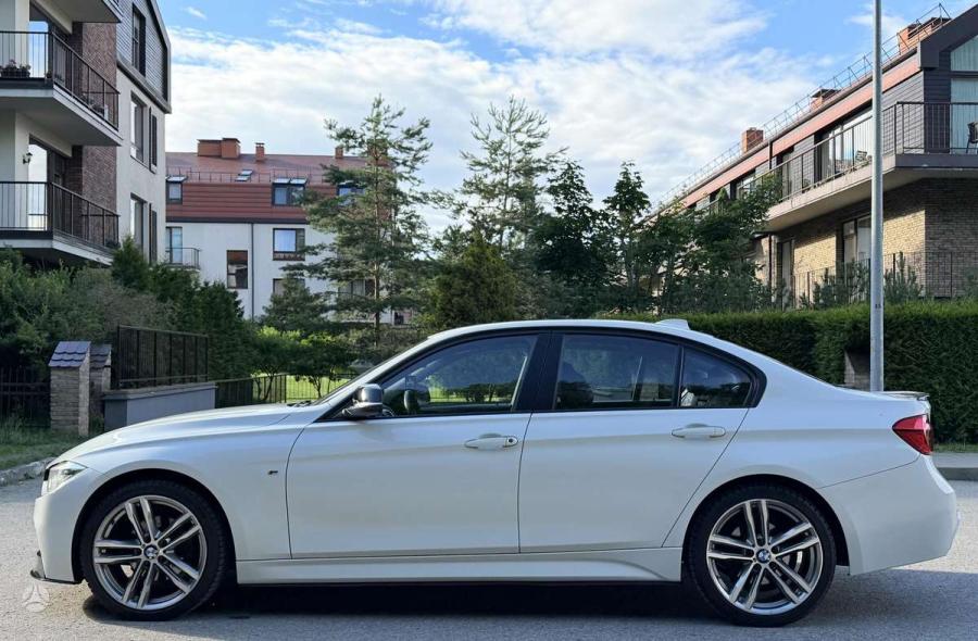 White BMW 320 2015 in Vilnius, with an engine capacity of 2.00 L and mileage of 200 thousand km for 12999 €, photo 3 on AUTOMOTO.COM.LV
