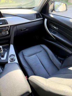 White BMW 320 2015 in Vilnius, with an engine capacity of 2.00 L and mileage of 200 thousand km for 12999 €, photo 11 on AUTOMOTO.COM.LV