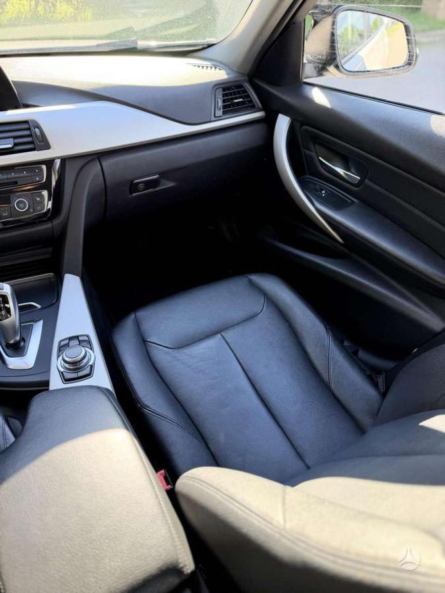 White BMW 320 2015 in Vilnius, with an engine capacity of 2.00 L and mileage of 200 thousand km for 12999 €, photo 11 on AUTOMOTO.COM.LV