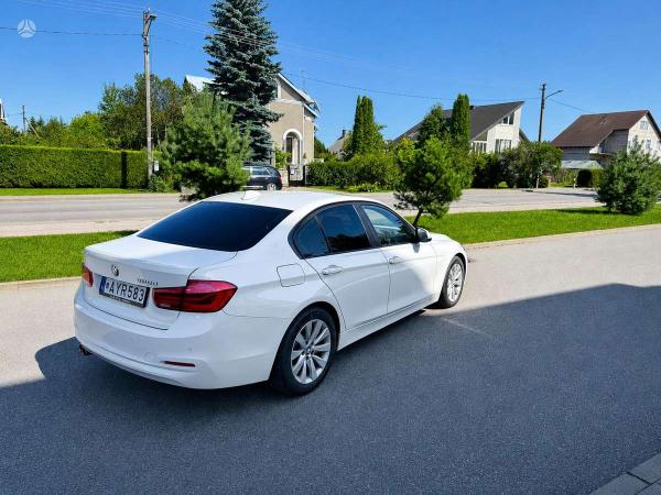 White BMW 320 2015 in Vilnius, with an engine capacity of 2.00 L and mileage of 168 thousand km for 11132 €, photo 5 on AUTOMOTO.COM.LV